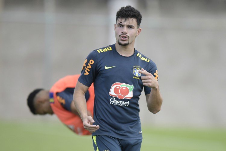 Conheça Daniel Cabral: o carioca que dita o ritmo do meio campo do ...